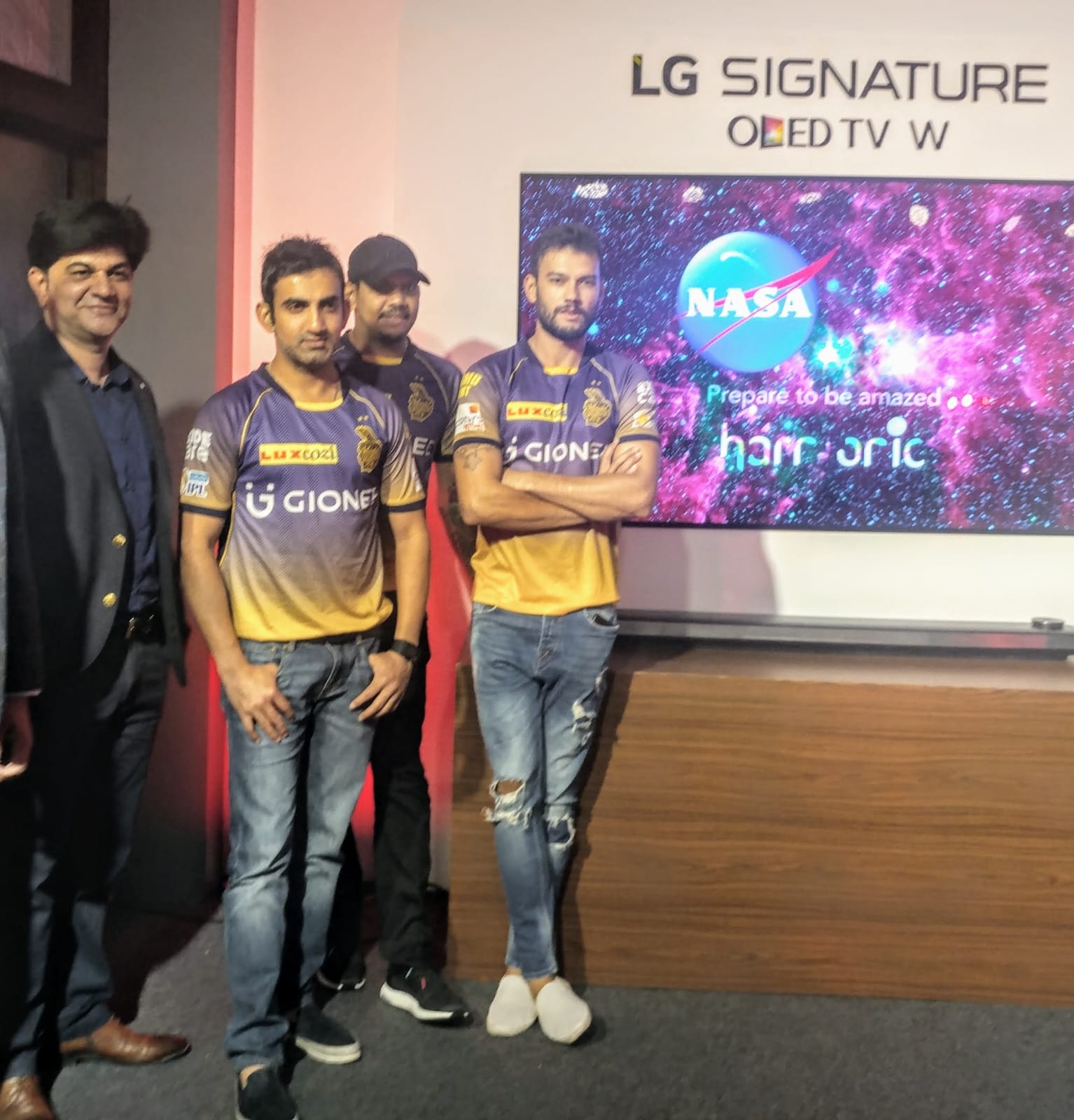 Rishi Tandon | Read profile, photos and biography of Rishi Tandan